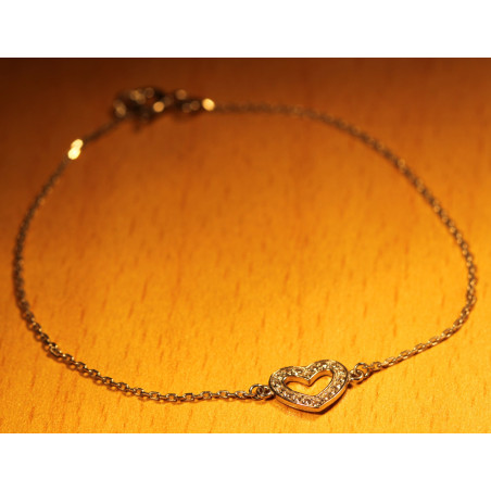Bracelet en argent et zirconiums sur un cœur pour femme﻿